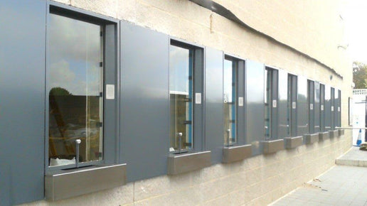 Petrol Station Night Pay Window - Wood Counter (38mm Glass)